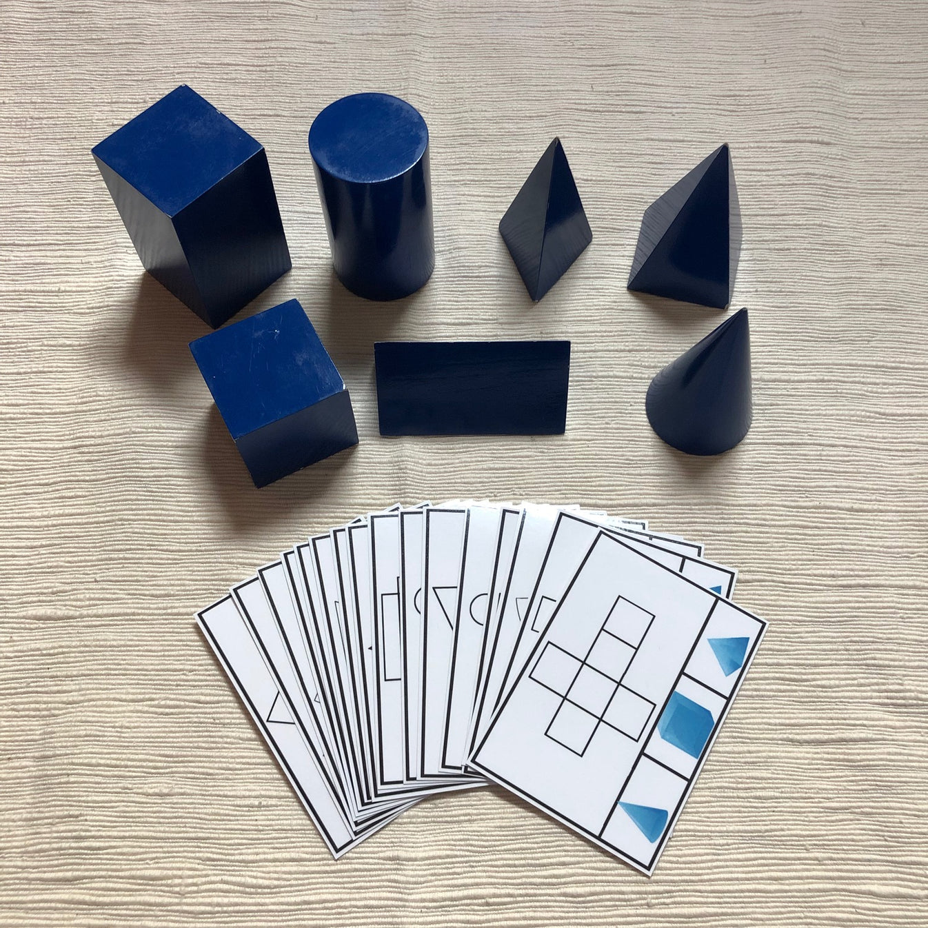 3d shapes nets clip and flip (math) Geometric Solids – montessorikiwi